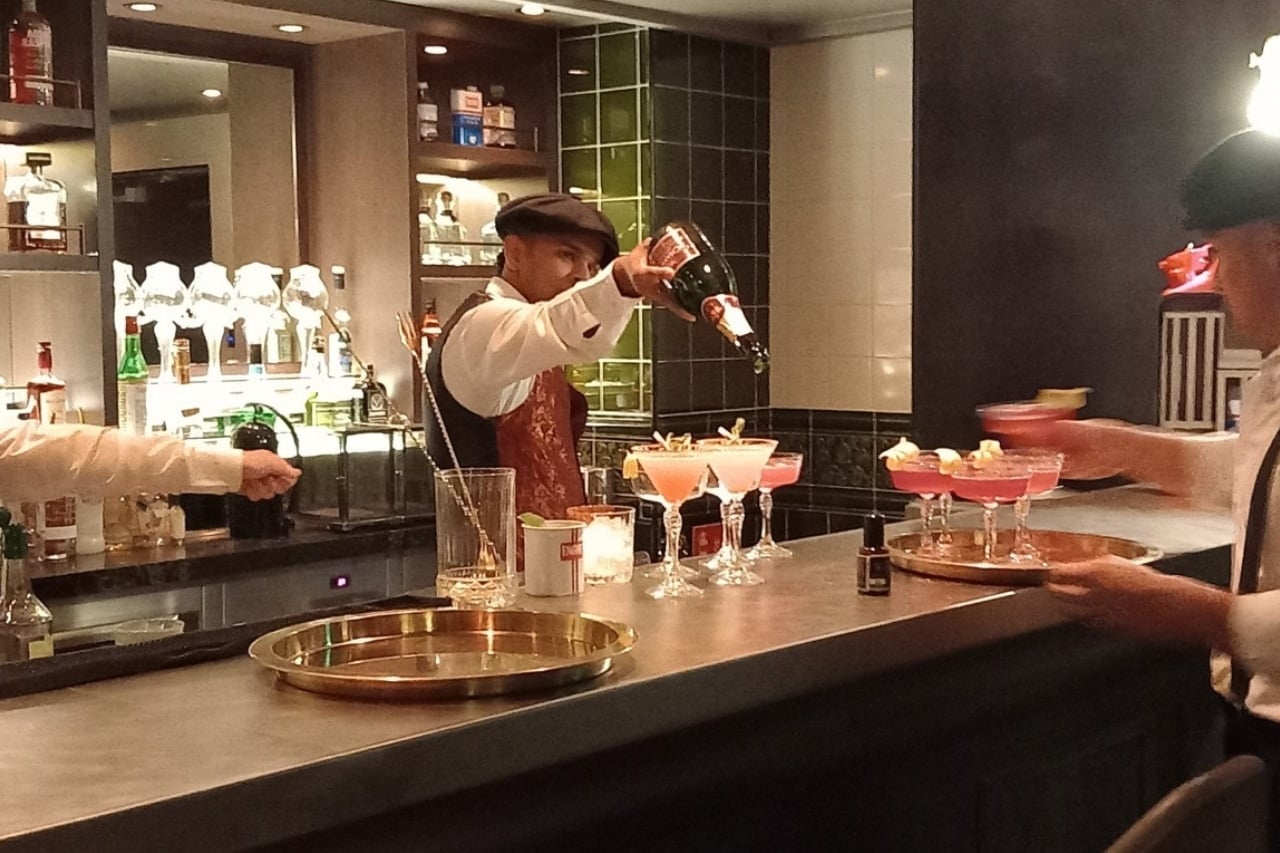 This Cruise Ship Has a Secret Bar: follow These 2 Tips to Find It