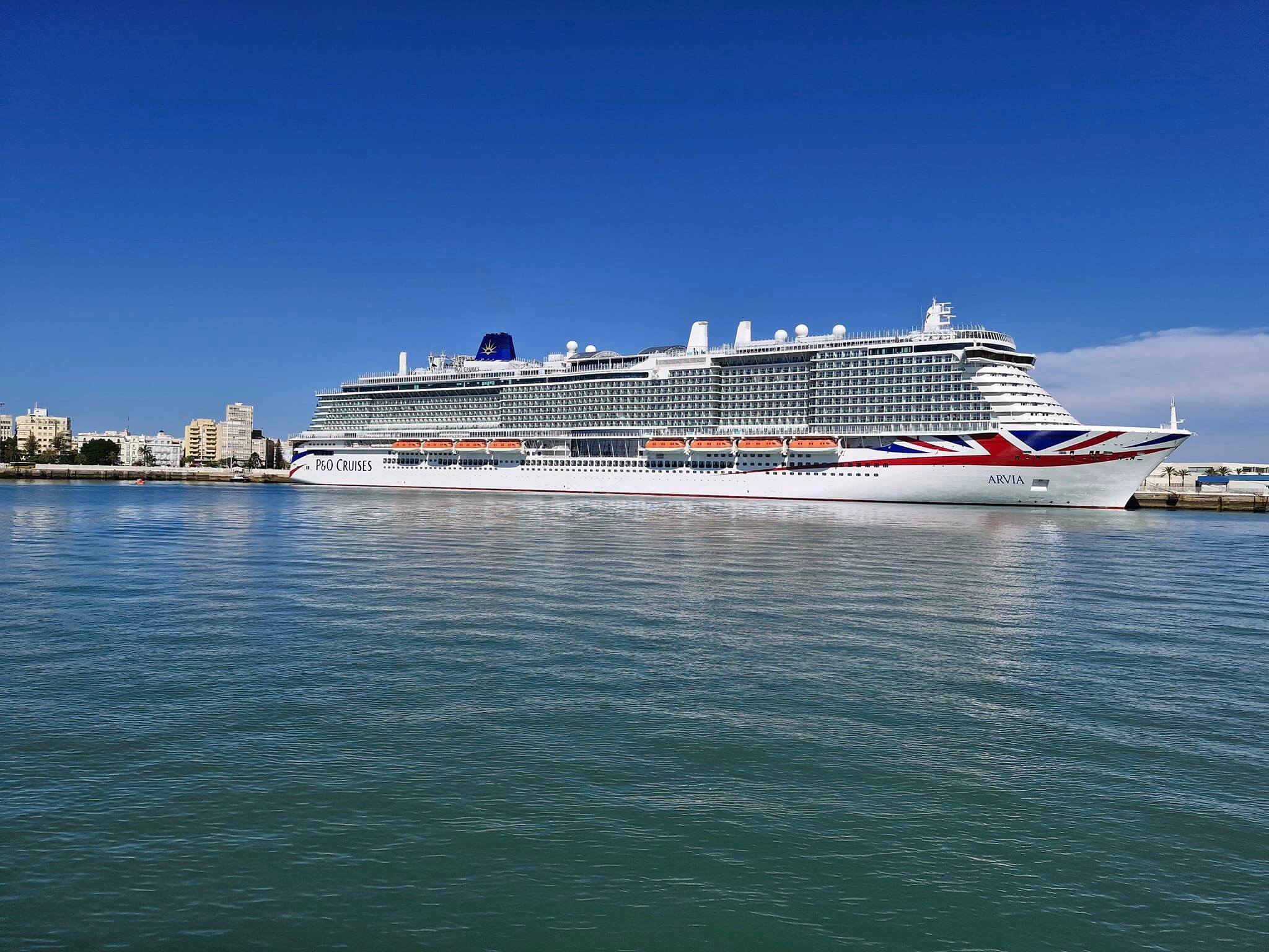 10 Biggest Cruise Ships in The World (2025 Ranking) - Cruise with Leo