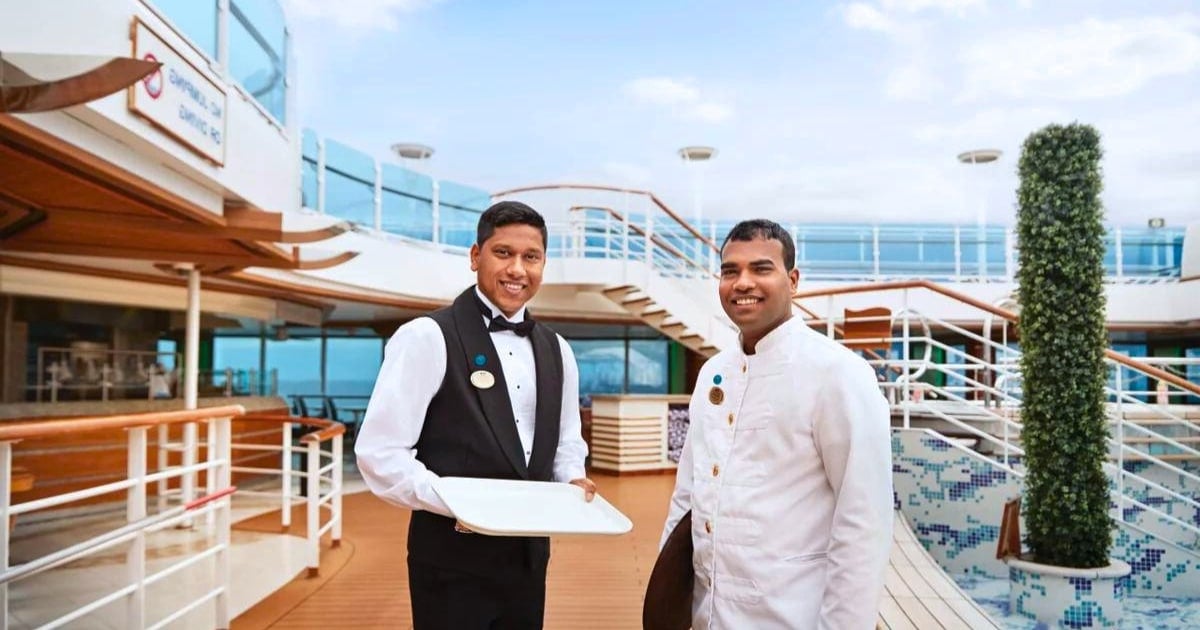 How Much Extra Should You Tip Cruise Staff? - Cruise with Leo