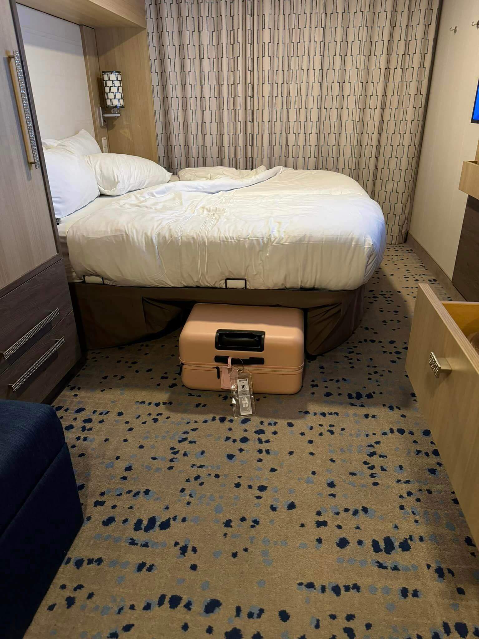 7 Hidden things you can find in a cruise ship cabin! - Cruise with Leo