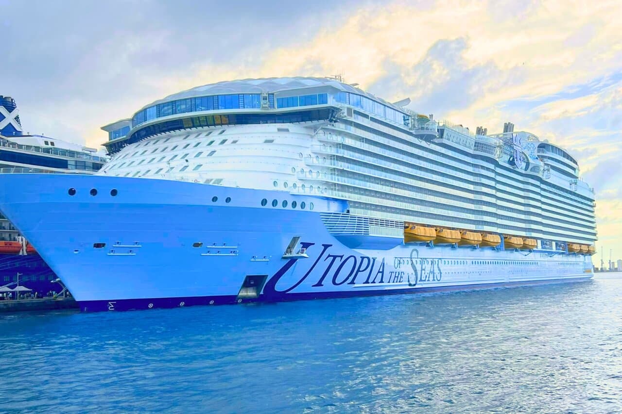 10 Biggest Cruise Ships in The World (2025 Ranking) - Cruise with Leo